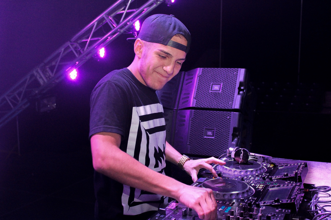 FLASH - Free music on ToneDen