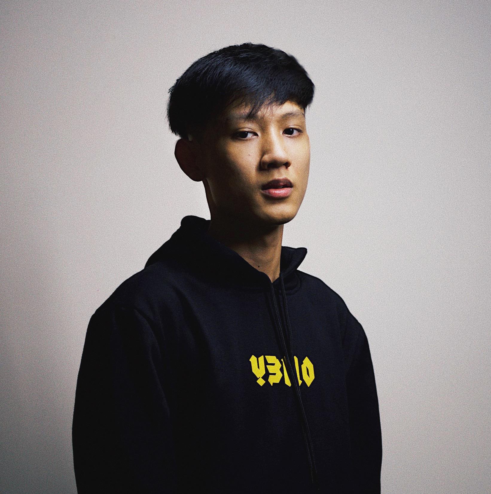 Y3llO - Free music on ToneDen