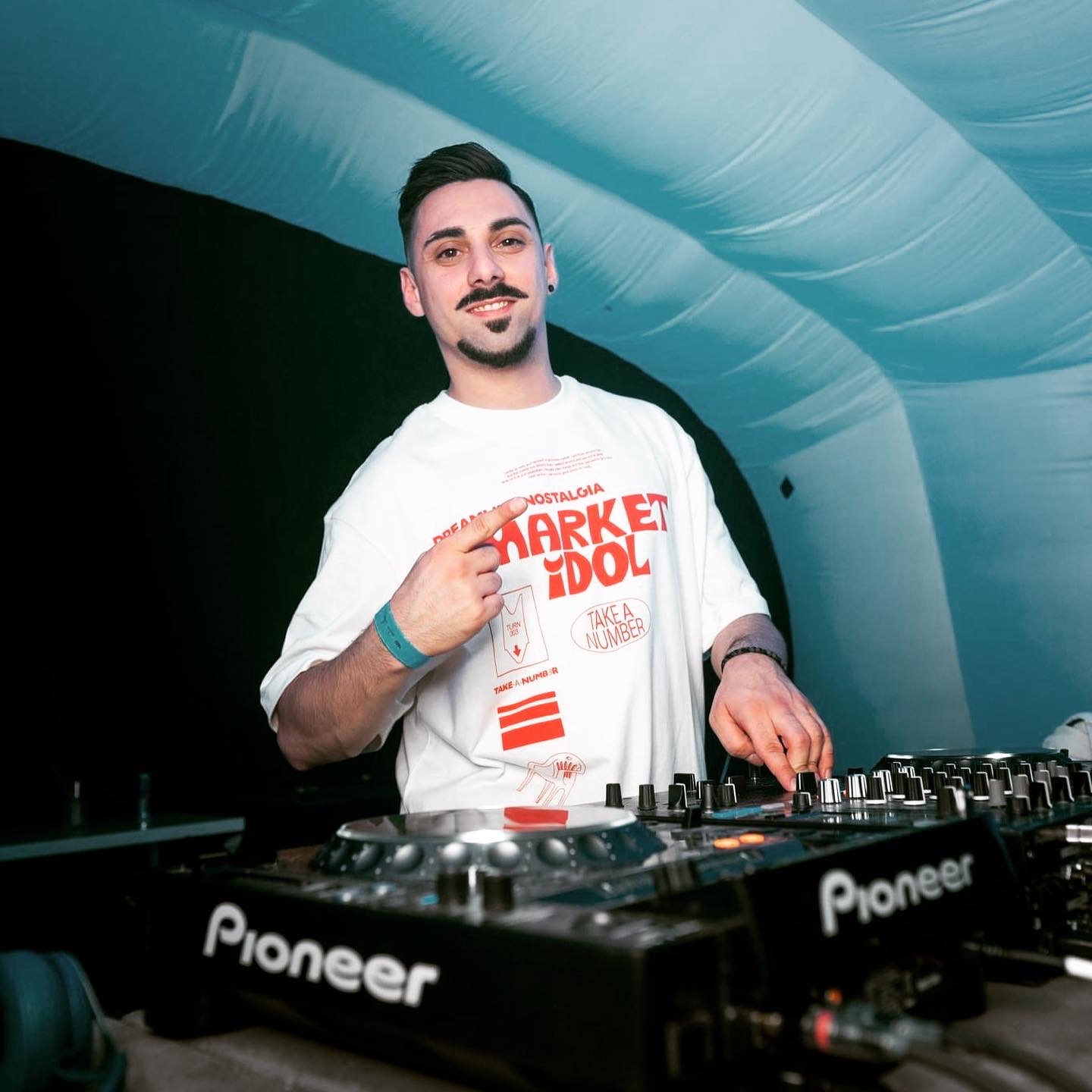 Alex Clyde - Free music on ToneDen